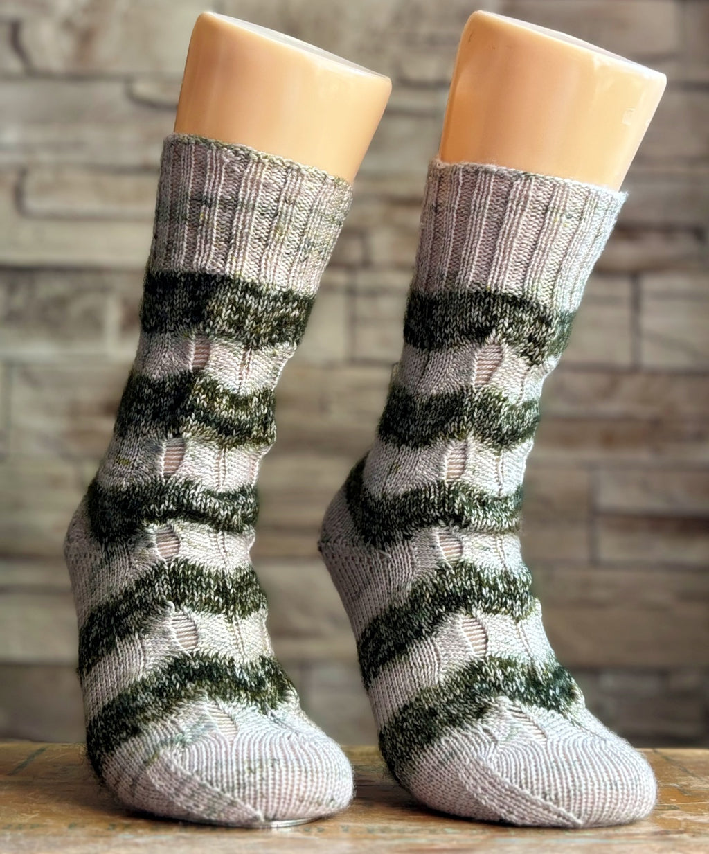 Chevy Chevrons Socks | Knitting pattern and Optional kits – Biscotte Yarns