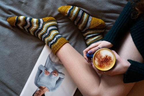 Chevron Chase Free sock pattern – Biscotte Yarns